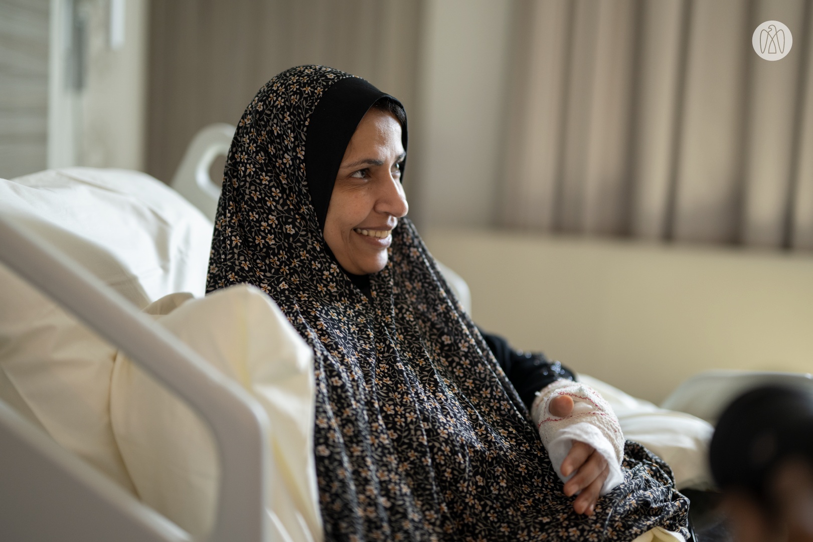 Theyab bin Mohamed bin Zayed visits Palestinian children and their ...