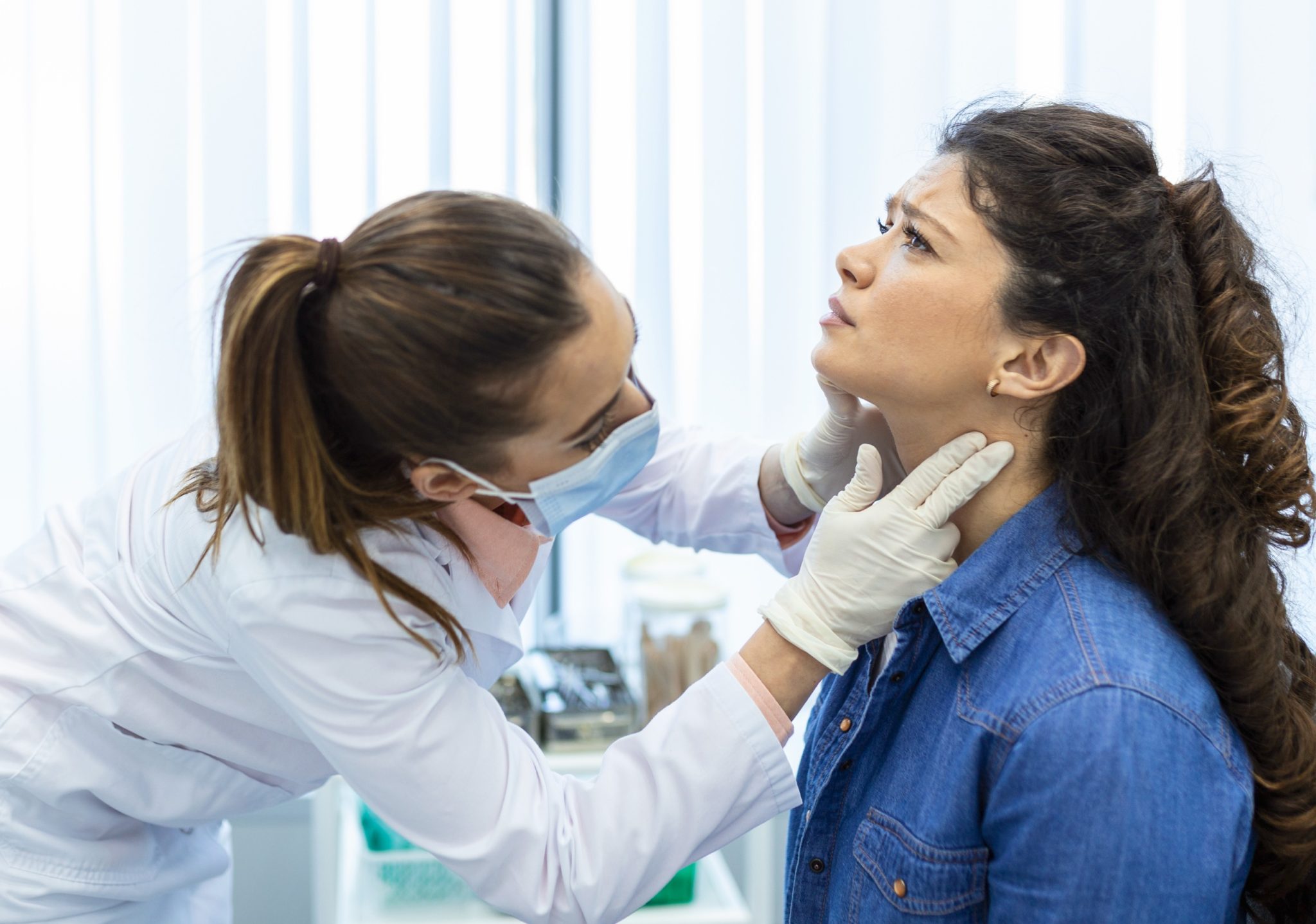 Tonsillectomy in Adults: Recovery Time, Risks & What to Expect ...